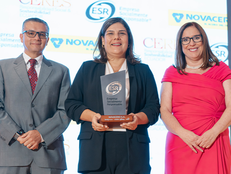 Novacero recibió Distintivo Empresa Socialmente Responsable en el Ecuador